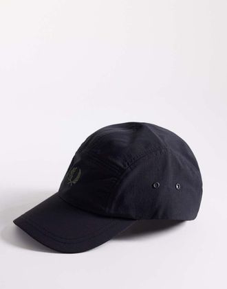 Fred Perry 5-Bahnen-Kappe aus Ripstop-Material in Schwarz mit Logo