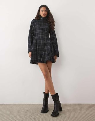 Asos robe courte ajust&eacute;e &agrave; col chemin&eacute;e avec godets &agrave; carreaux marine-Multi
