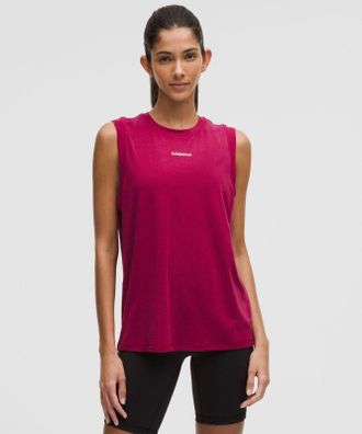 lululemon Muscle-Trainingstanktop aus Jersey Logo f&uuml;r Frauen - Gr&ouml;&szlig;e 14 in Magenta Smoke