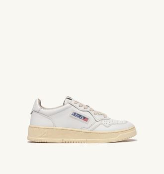 Autry BASKETS MEDALIST LOW EN NAPPA BLANC SUPER SOFT