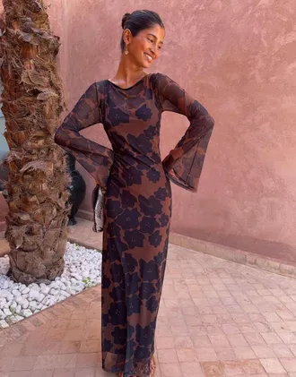 Never Fully Dressed Aria robe longue en tulle &agrave; manches longues imprim&eacute; coquelicot marron