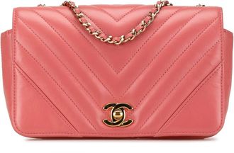 Chanel Hobo Bags - Mini Chevron Calfskin Statement Flap - Gr. unisize - in Gold - f&uuml;r Damen