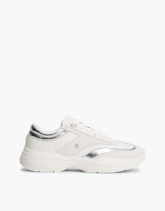 Tommy Hilfiger Wildleder-Sneaker mit TH-Monogramm in Wei&szlig;