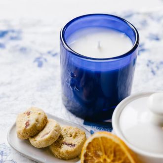 La Roch&egrave;re Duftkerze Abeille Biene Dunkelblau - Kardamom, Kokosnuss, Orange