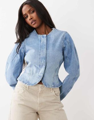 Asos Veste densemble cintr&eacute;e en jean &agrave; manches bouffantes - Bleu moyen