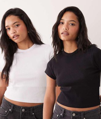Cotton On Active - 2er-Pack knapp geschnittene, gerippte T-Shirts in Schwarz und Wei&szlig;-Bunt