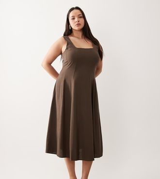 Vila Robe mi-longue en aspect lin avec encolure carr&eacute;e - Noir