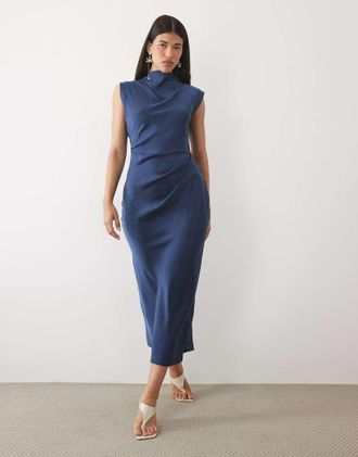 Asos robe mi-longue &agrave; col montant avec corsage pliss&eacute; bleu marine