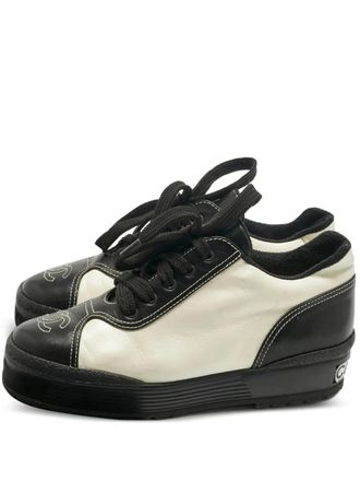 Chanel Sneakers mit CC - Wei&szlig;