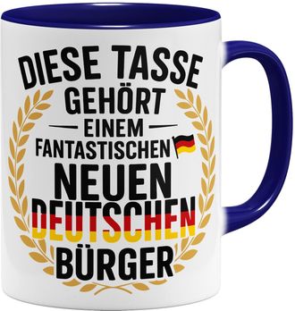 OM3 Einb&uuml;rgerung Geschenk Kaffee-Tasse Diese Tasse geh&ouml;rt einem fantastischen neuen deutschen B&uuml;rger - Keramik Becher - 325ml - Beidseitig Bedruckt - Dunk