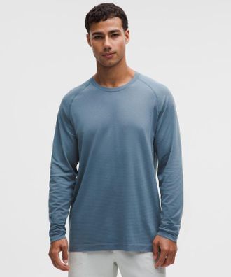 lululemon Metal Vent Tech Langarmshirt e Passform f&uuml;r M&auml;nner - Gr&ouml;&szlig;e 2XL in Steel Blue