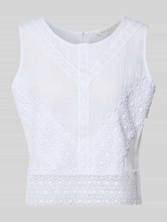 Apricot Regular Fit Top mit Lochstickerei