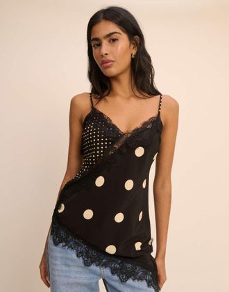 Nobody's Child Satin-Camisole mit Spitzenbesatz und asymmetrischem Saum in Schwarz mit gemischtem Punktmuster
