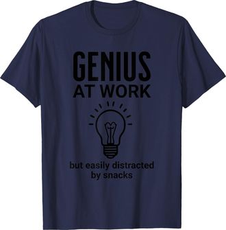 Smart Genial bei der Arbeit, Aber leicht abgelenkt von Snacks lustiges Gehirn T-Shirt