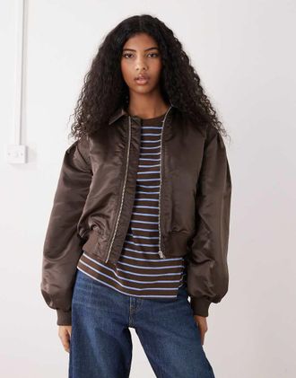 Monki Bomberjacke in Braun mit geraffter R&uuml;ckseite-Brown