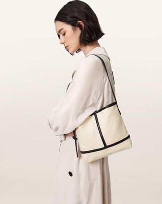 AllSaints Asha - Kleine Tragetasche aus Canvas in Wollwei&szlig;