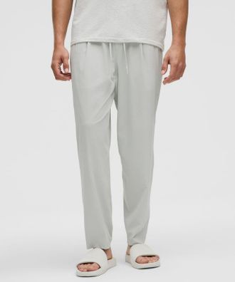 lululemon Balancer Gewebte Hose im Relaxed Fit Normale Länge für Männer - Größe XL in Vapor