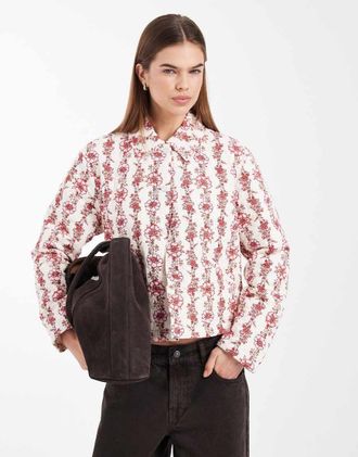 Only Steppjacke in Cremewei&szlig; mit rosa Blumenmuster