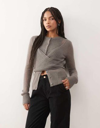 Weekday ASOS DESIGN - Gilet cache-coeur en laine m&eacute;lang&eacute;e avec d&eacute;tail bouton - Gris fonc&eacute;