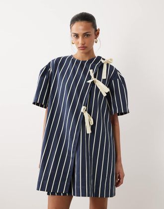 Ghospell Robe courte en denim &agrave; rayures avec manches courtes et triple noeud - Bleu marine