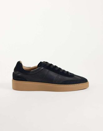 Noak baskets r&eacute;tro &agrave; lacets avec semelle gomme en cuir et daim noir, fabriqu&eacute;es au Portugal