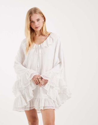 Miss Selfridge Robe cape en mousseline brod&eacute;e style festival-Blanc