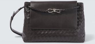 Bottega Veneta Messenger Bag Andiamo Medium aus Leder