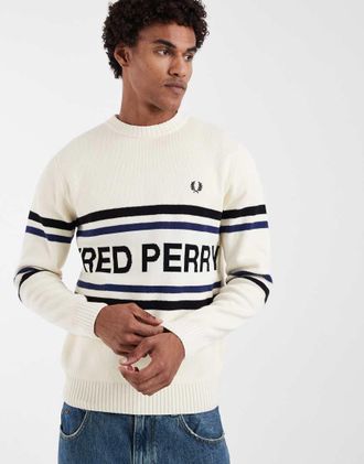 Fred Perry Gestreifter Strickpullover in Ecru mit Logografik-Wei&szlig;