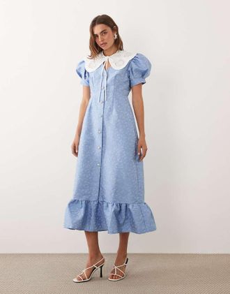 Sister Jane Sister Jane - Alice - Robe mi-longue en jacquard avec ourlet volant&eacute; et col amovible en dentelle - Bleu
