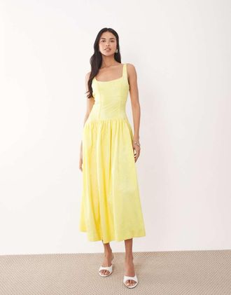 Ra-Re London - Robe longueur mollet en jacquard satin&eacute; structur&eacute; avec dos &eacute;chancr&eacute; - Jaune citron