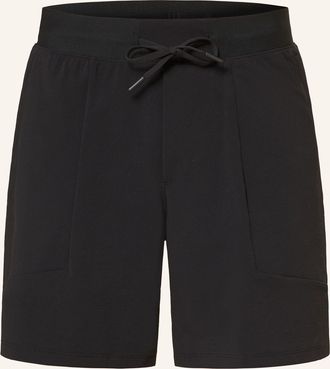 lululemon Lululemon 2-In-1-Trainingsshorts License To Train 7 In schwarz