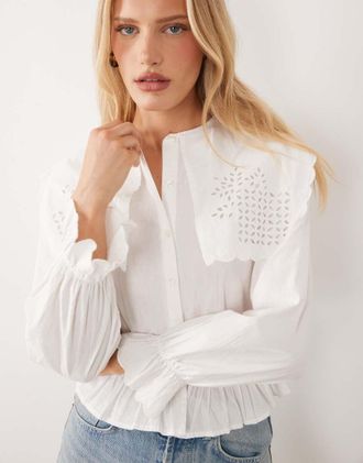 River Island Cropped-Hemdbluse in Wei&szlig; mit Lochstickerei