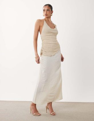 Gina Tricot Gina Tricot - Robe longue asym&eacute;trique &agrave; dos nu en tissu textur&eacute; - Beige lait damande-Neutral