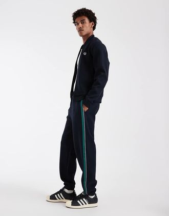 Fred Perry Trainingshose in Marineblau mit Zierstreifen, Kombiteil-Navy