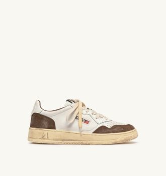 Autry SNEAKERS MEDALIST LOW SUPER VINTAGE AUS LEDER IN WEISS UND WILDLEDER IN TUNDRA