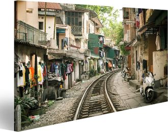 Islandburner Bild Bilder auf Leinwand Lokale Häuser in der Nähe der aktiven Eisenbahn in der Altstadt von Hanoi, Vietnam. Wandbild, Poster, Leinwandbild QFO