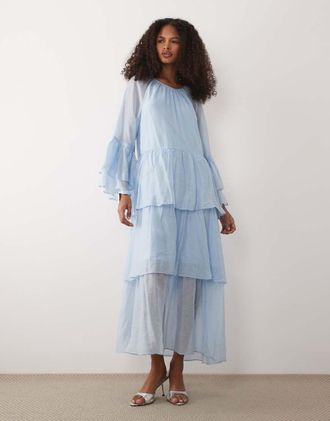 Vero Moda Robe boh&egrave;me longue volumineuse &agrave; volants &eacute;tag&eacute;s - Bleu ciel