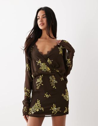 Asos Robe courte ornement&eacute;e &agrave; manches chauve-souris et bretelles en dentelle - Chocolat et citron vert-Brown