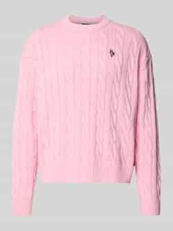 Review Strickpullover mit Zopfmuster und Label-Stitching