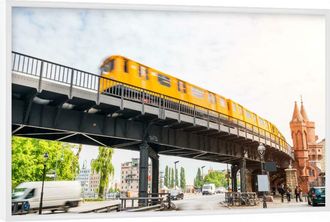 artboxONE Poster mit wei&szlig;em Rahmen 75x50 cm St&auml;dte Berlin U-Bahn - Bild Berlin Br&uuml;cke Hauptstadt