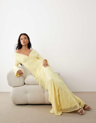 Asos Robe longue &agrave; &eacute;paules d&eacute;nud&eacute;es et manches longues en mousseline stretch avec jupe &agrave; godets - Jaune citron