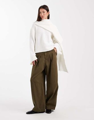 Asos Pull en laine mélangée avec écharpe attachée - Crème-Blanc