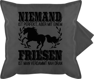 Shirtracer Kissenbezug - Pferde - Kissen - Niemand ist perfekt, aber mit einem Friesen ist man verdammt nah dran - 50 x 50 cm - Grau - kissenbez&uuml;ge pferd pferdel
