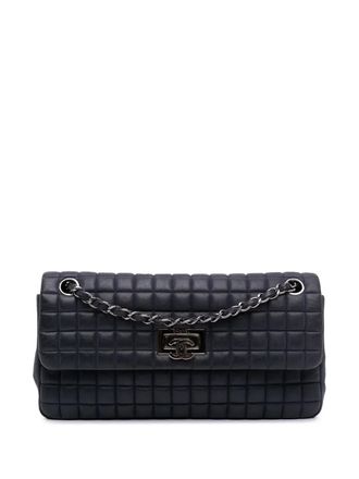 Chanel sac porté épaule Bubble Flap en cuir de veau irisé Chocolate Bar (2014-2015) - Bleu