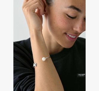 Kate Spade New York Kate Spade Spade Flower Pearl Armreif f&uuml;r Frauen in Wei&szlig;/Silber