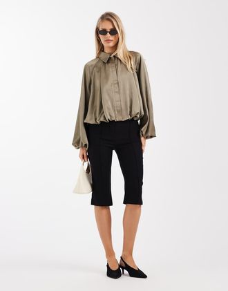 4th & Reckless Caprihose aus Bengaline in Schwarz mit seitlichem Schlitz und Ziernaht vorne