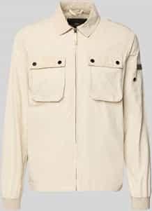 Fynch-Hatton Modern Fit Overshirt mit Label-Patch Modell Garmentdye
