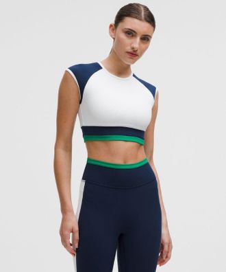 lululemon Crop-Kurzarmshirt aus Nulu Set des Monats: Retro-Remix f&uuml;r Frauen - Gr&ouml;&szlig;e 2XS in White/Club Blue/Raceway Green