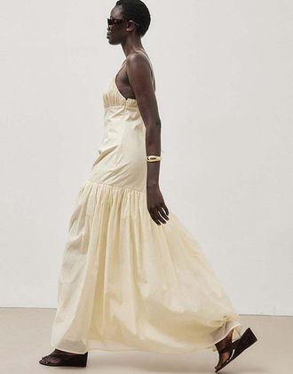 NA-KD Robe fronc&eacute;e &agrave; bretelles - Cr&egrave;me-Neutral