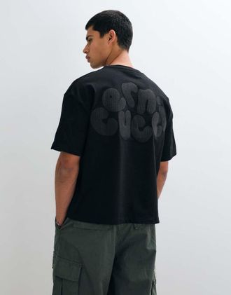 Cernucci t-shirt boxy noir avec logo brod&eacute; au dos en point de cha&icirc;nette